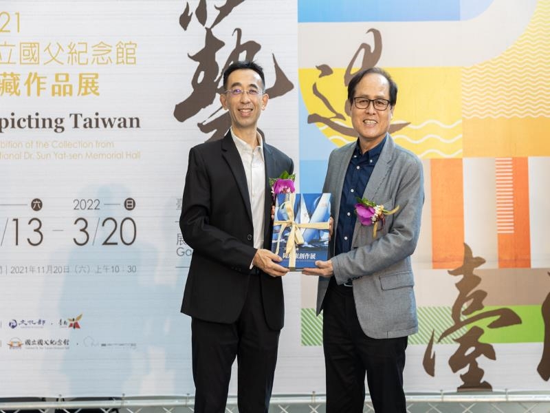 gave the exhibition catalogue